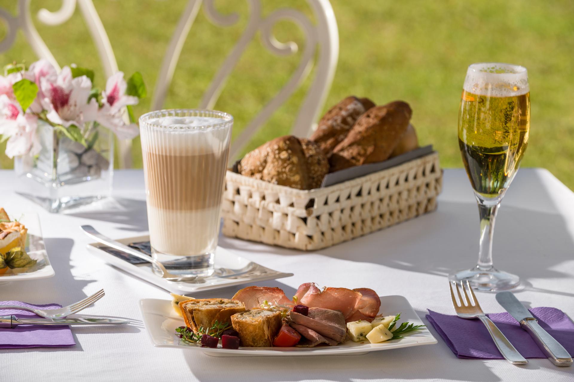 FAYN Dining gourmet hotel in Algund - FAYN Garden Retreat Hotel